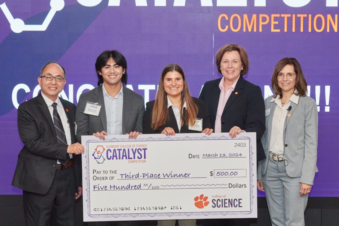 Students’ winning Catalyst Competition entry makes x-raying dogs’ teeth ...