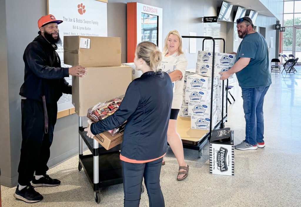 Clemson students, faculty and staff step up in droves to help victims ...
