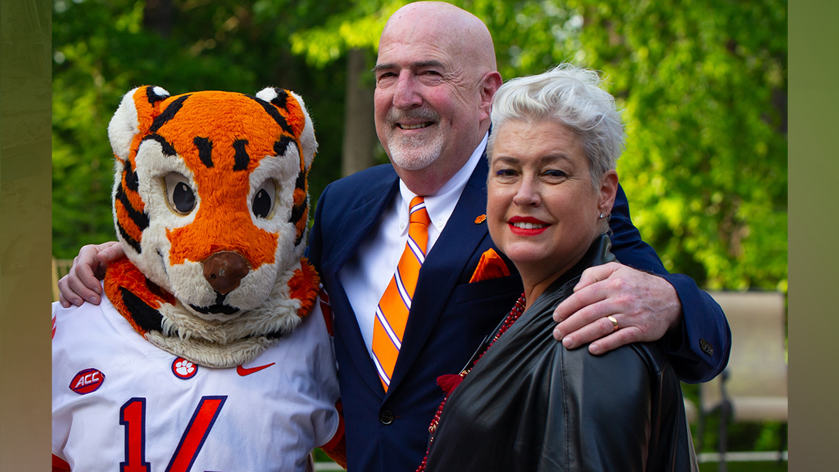Dean Steven Marks and Dr. Dianne Dunning Establish Founding Scholarship ...