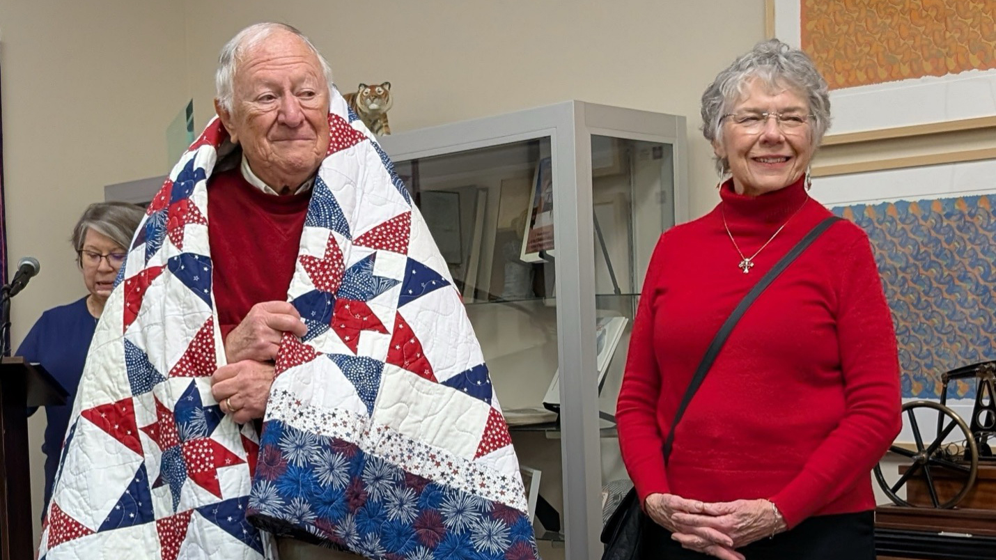 Vicki Gillis awards Larry Grimes Quilt of Valor at Emeritus College ...